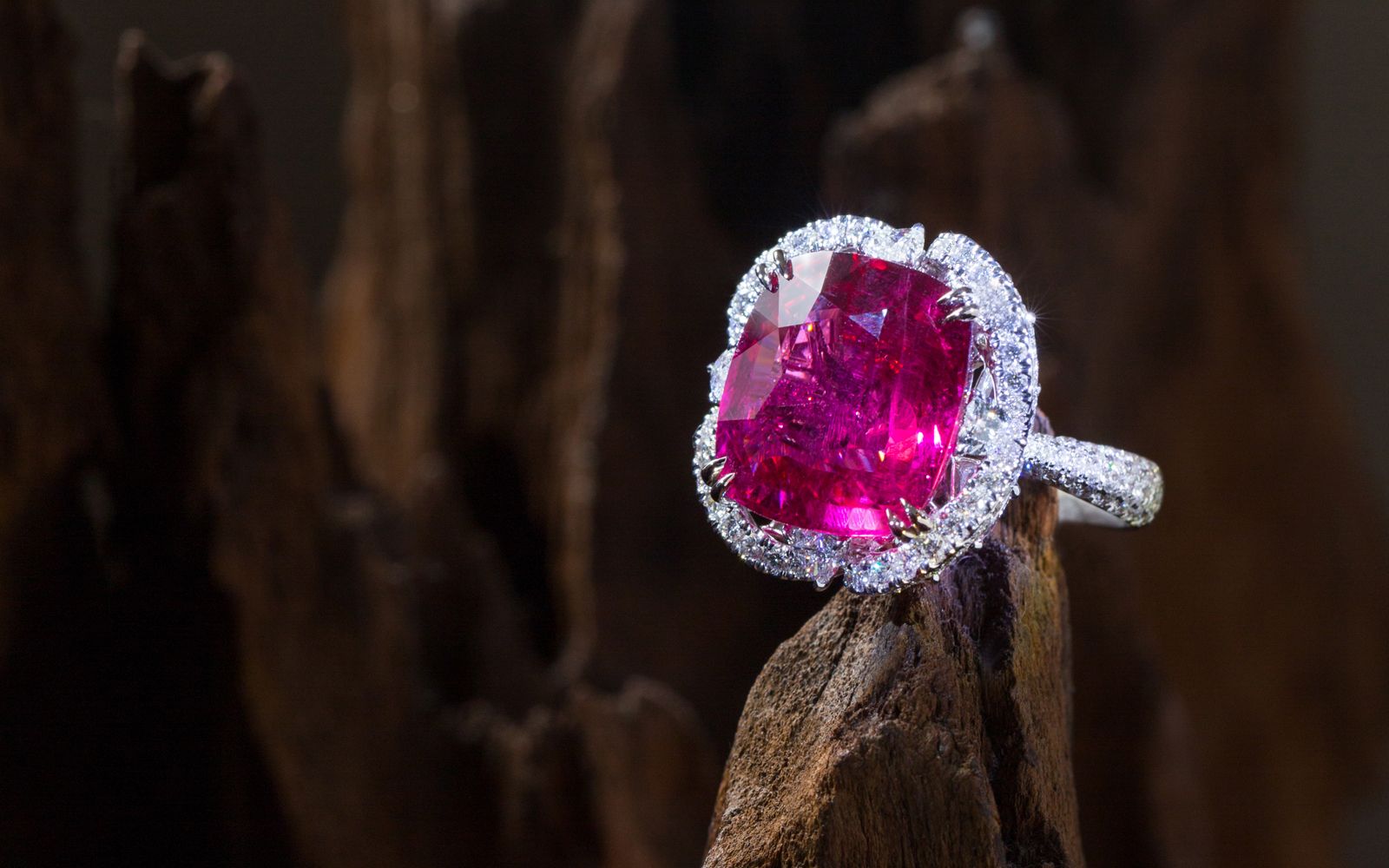 Video: Universal Jewellery Celebrates 70 Years Of Craftsmanship ...