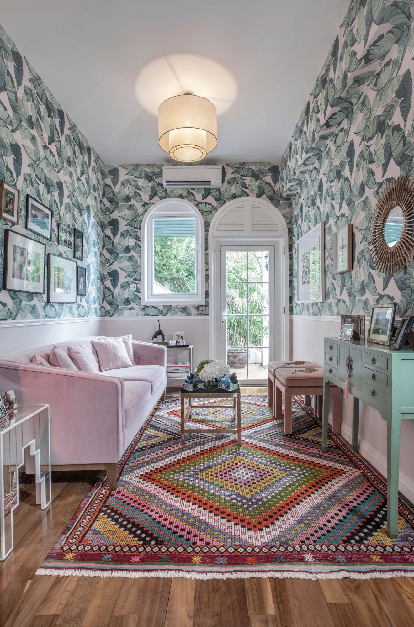 Inside Fashion Designer Alice Keswick's Striking Home On The Peak ...