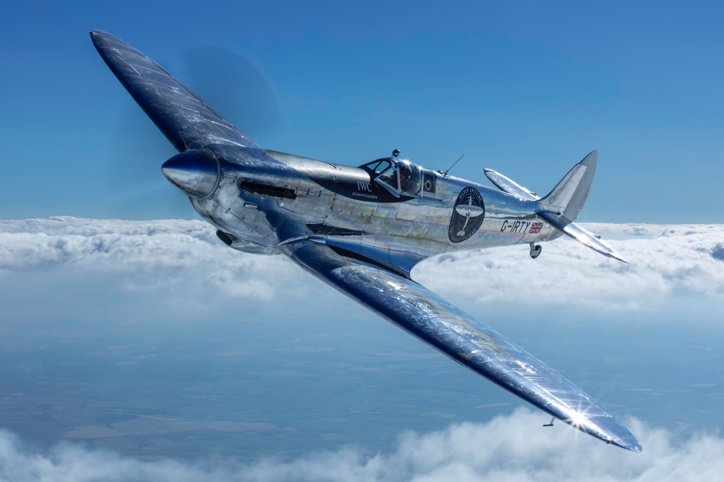 British Pilot Matt Jones Is Flying A Silver WW2 Spitfire On A Historic ...