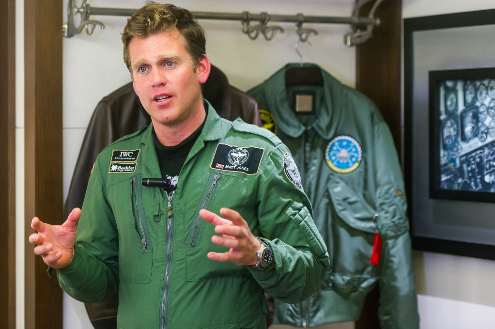 British Pilot Matt Jones Is Flying A Silver WW2 Spitfire On A Historic ...