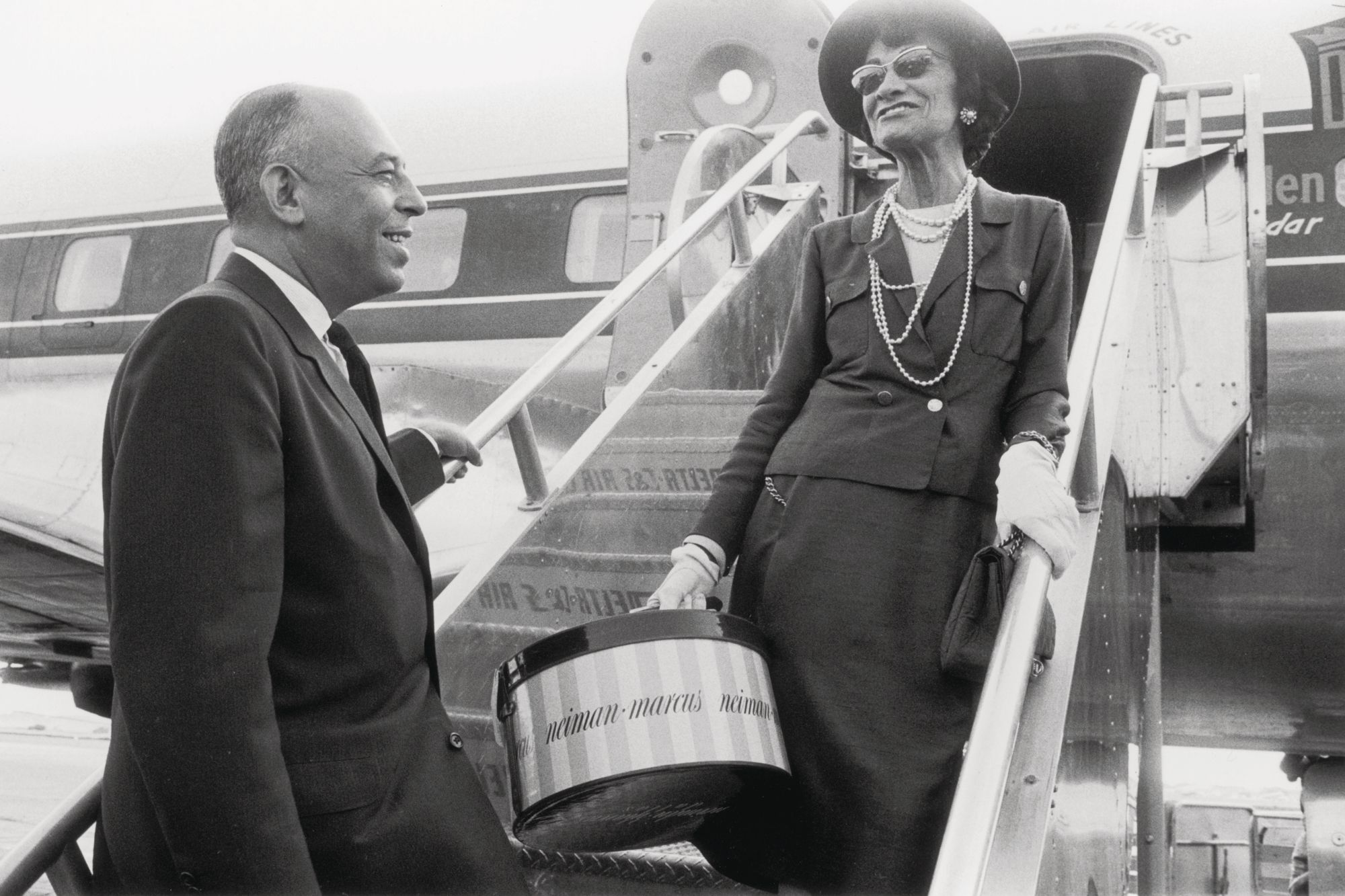 The History of Pearls: From Elite Accessory To Punk Statement Pieces ...