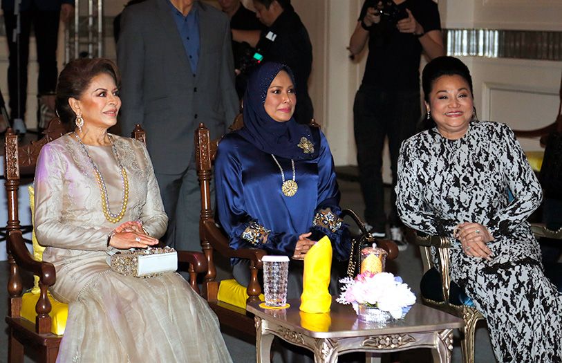 Dato’ Sri Bernard Chandran Presents Petang Raya 2017/18 Collection ...