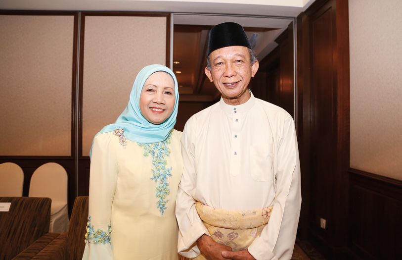 White fairytale wedding of Dr Radly Abdul Rani and Dr Nor Hanani Mohd ...