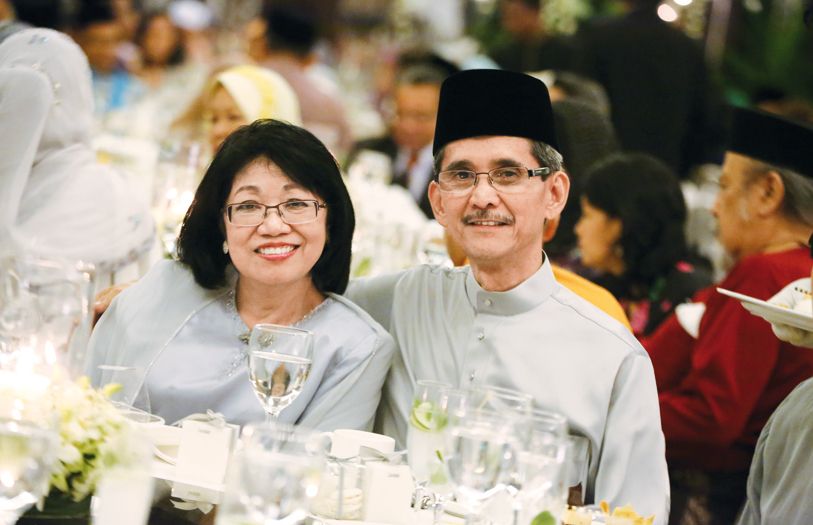 White fairytale wedding of Dr Radly Abdul Rani and Dr Nor Hanani Mohd ...