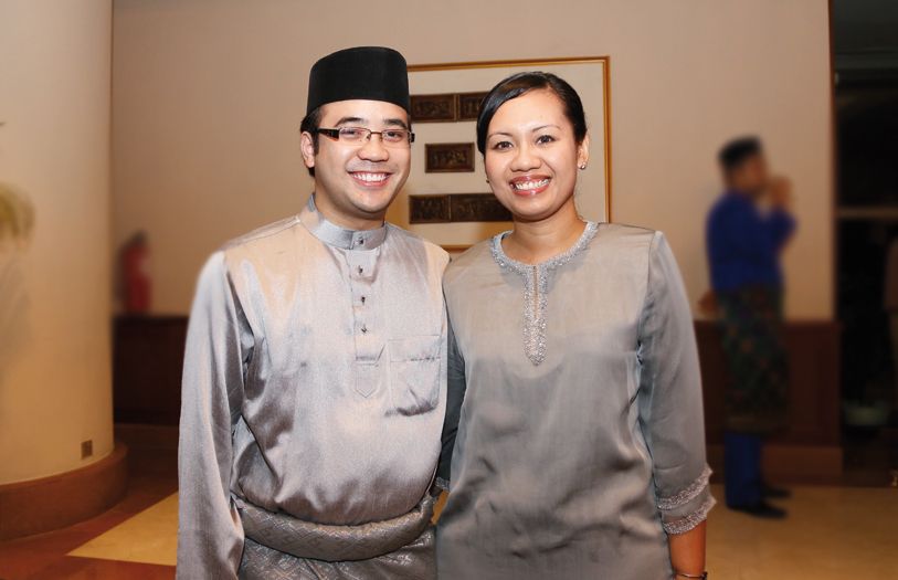 White fairytale wedding of Dr Radly Abdul Rani and Dr Nor Hanani Mohd ...