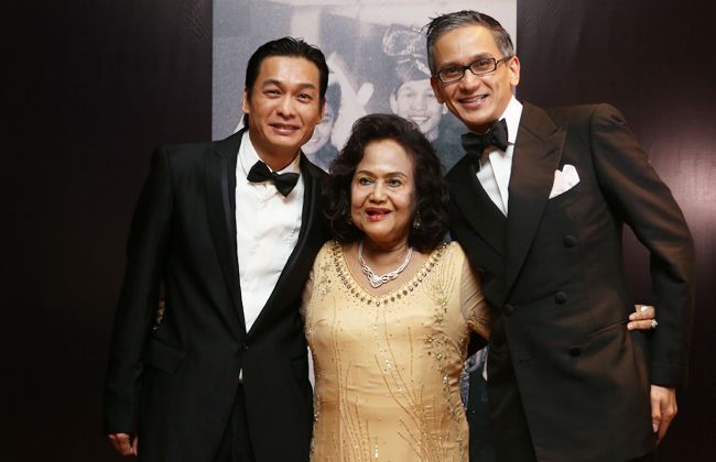 Dato' Abdul and Zainab Rahim celebrate 50th wedding anniversary ...