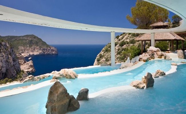 In photos: Some of the most stunning infinity pools around the world ...