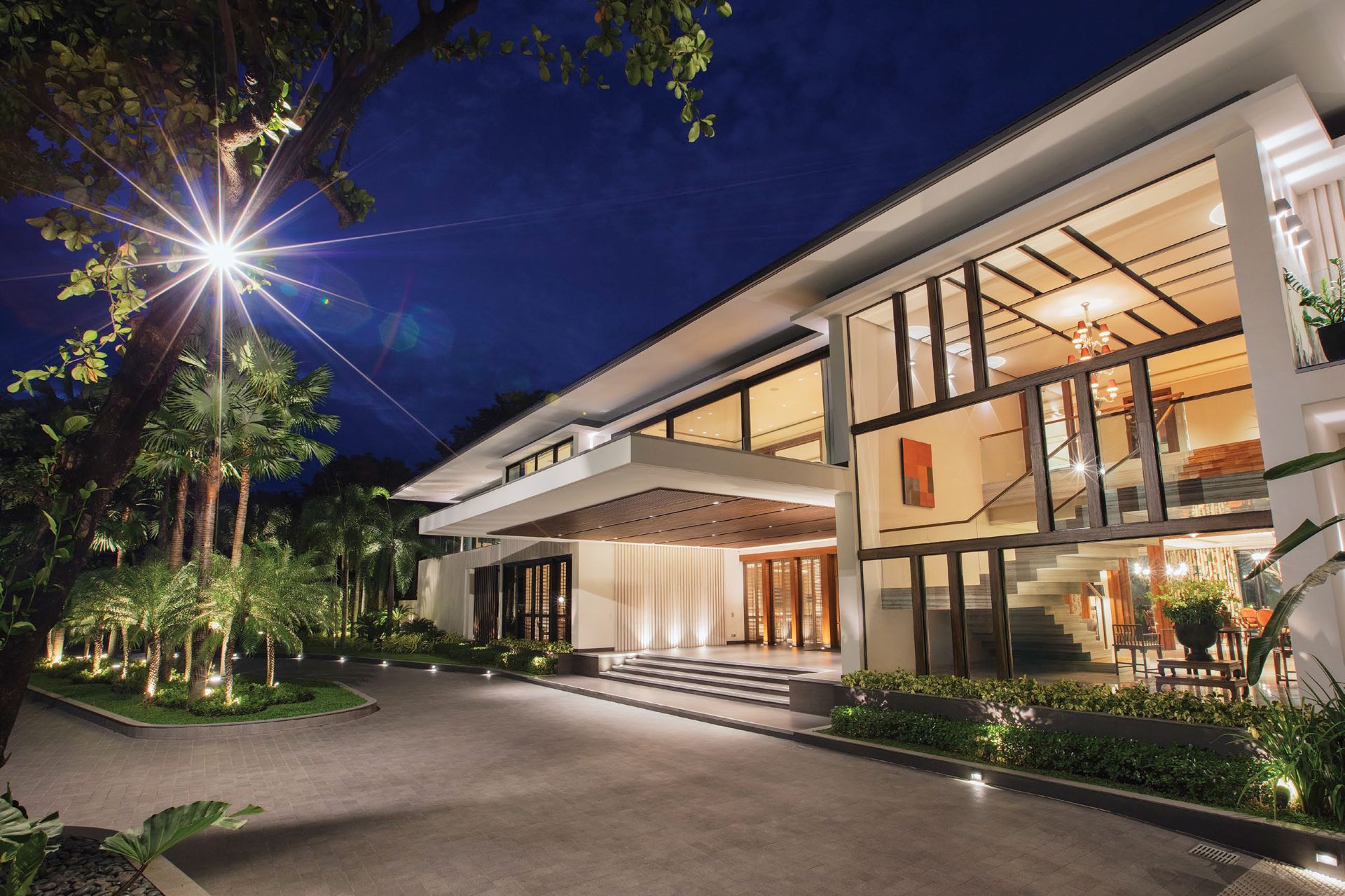 Home Tour: Nature is at the Core of This Elegant Suburban House ...