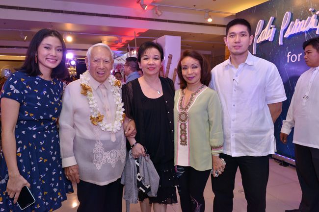 Redefining Filipiniana: Patis Tesoro's Holiday Collection Launch ...