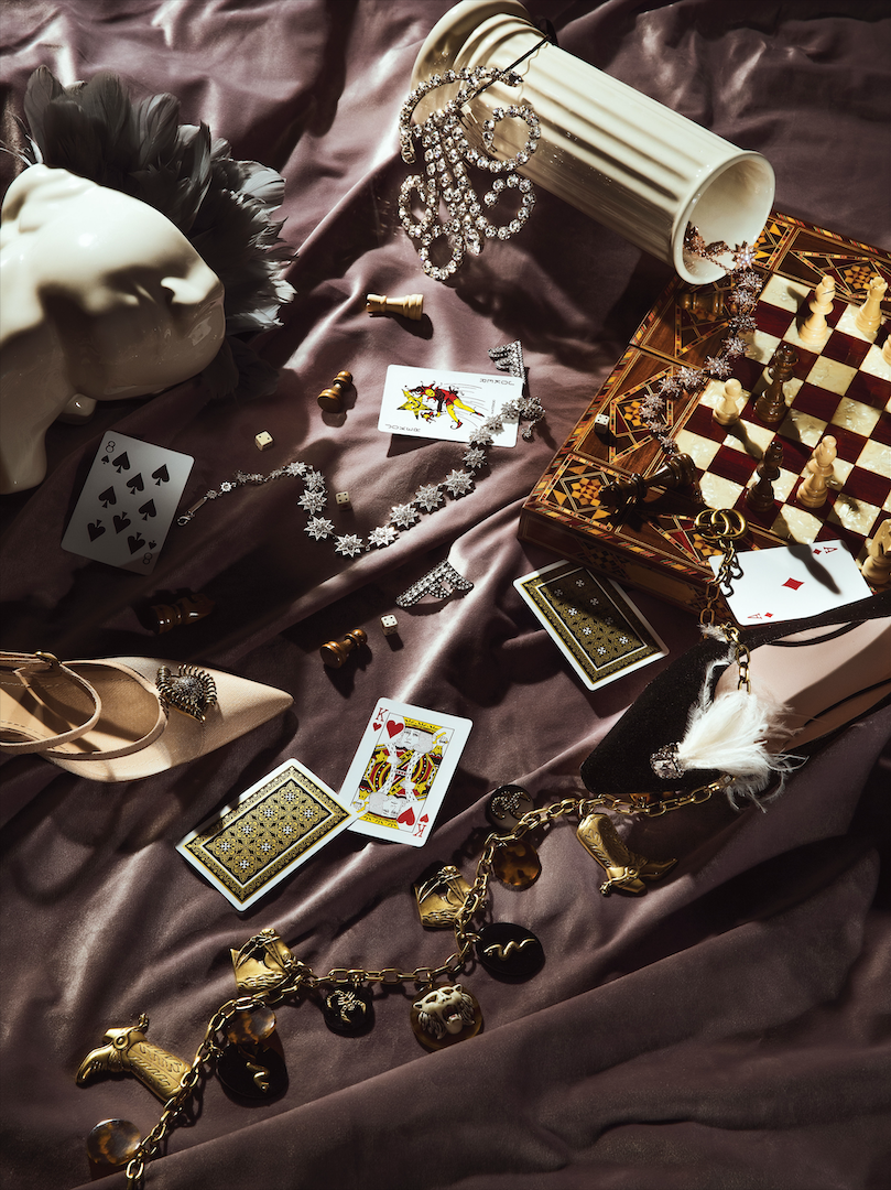 Age of Opulence: Extravagant Accessories Perfect For Lavish Gatherings ...