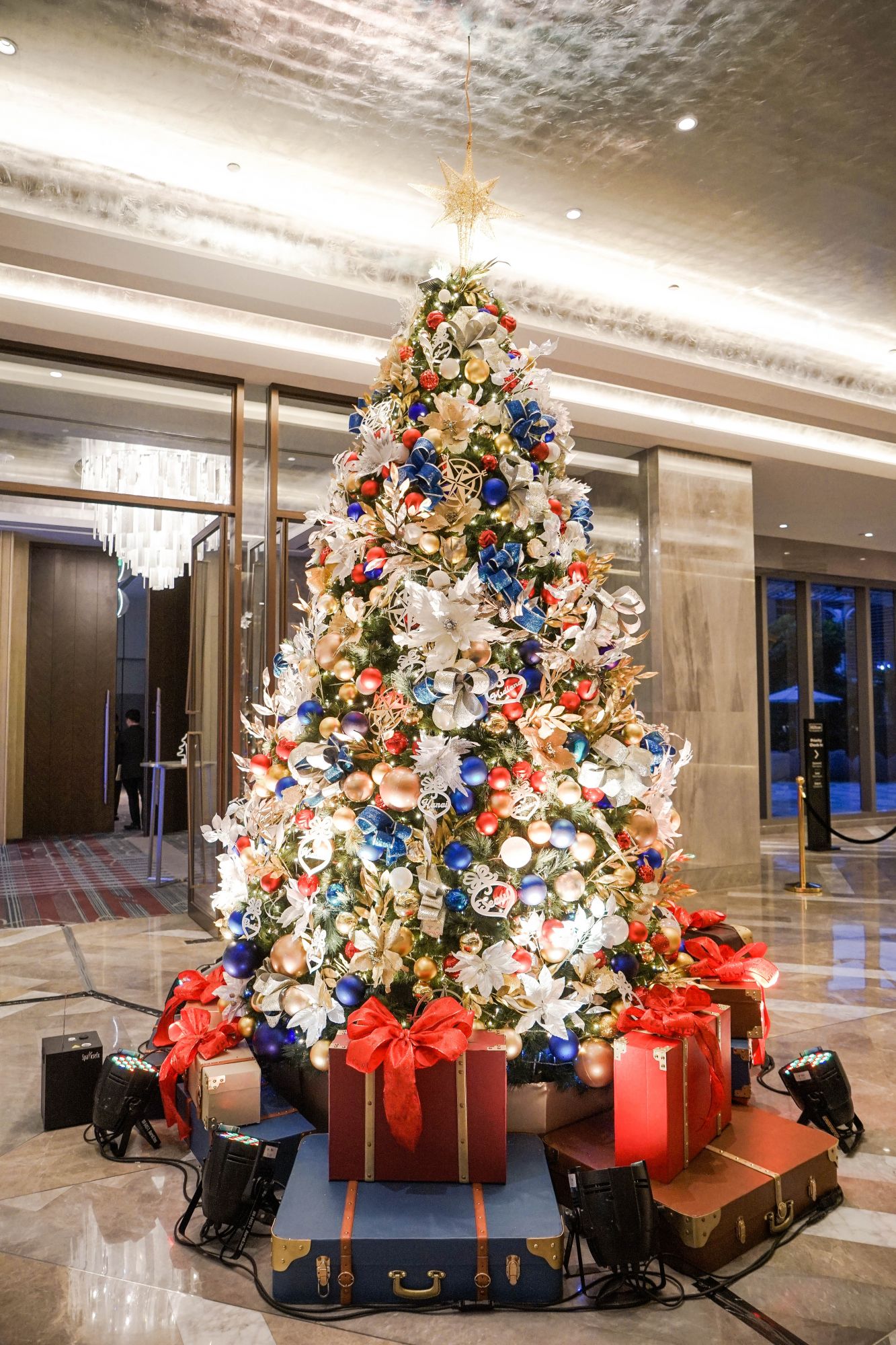 12 Extravagant Christmas Trees Around Metro Manila You Should Visit ...