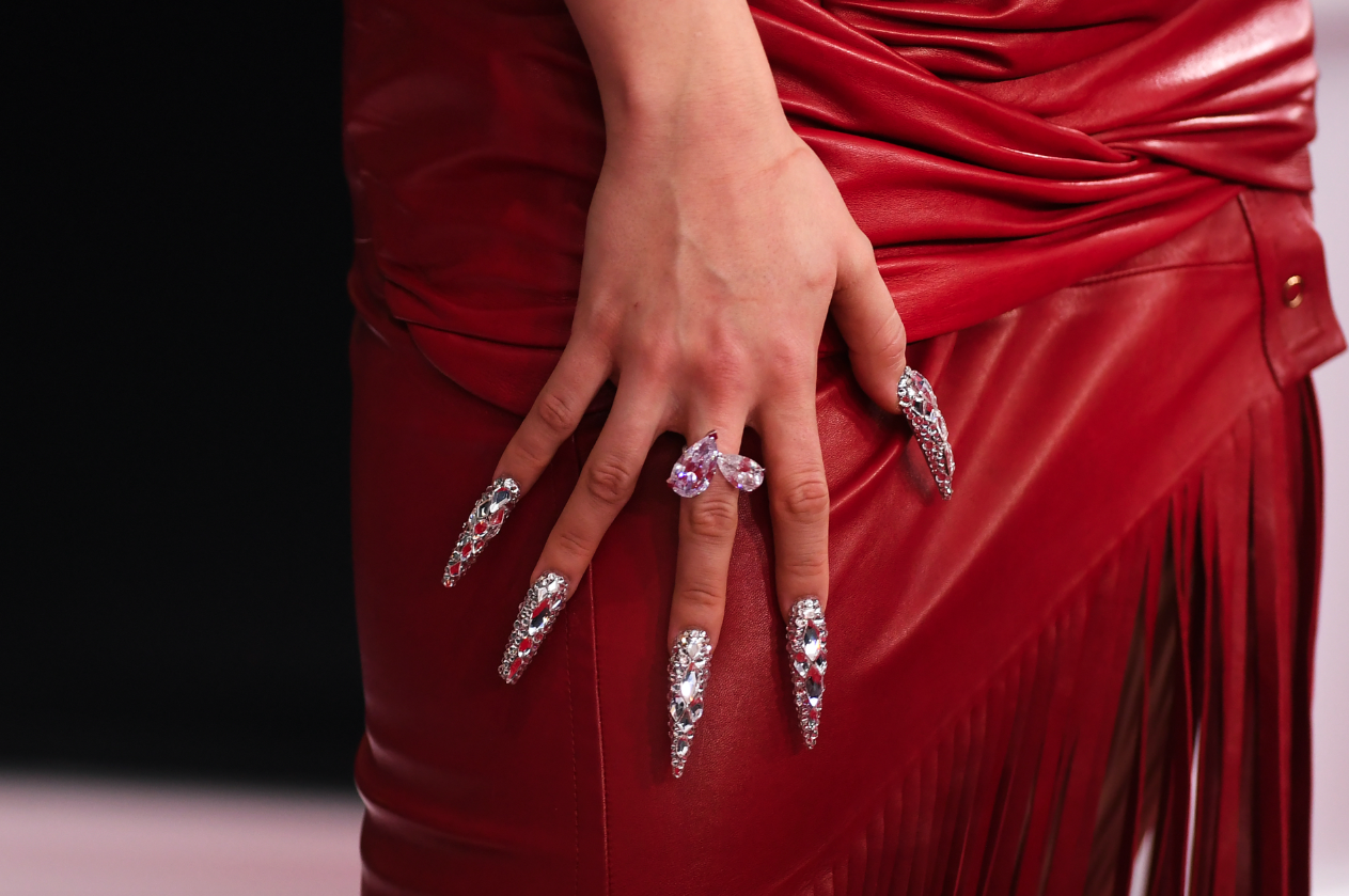 Celebrities Are Rocking Statement Nails At The Biggest Red Carpet ...