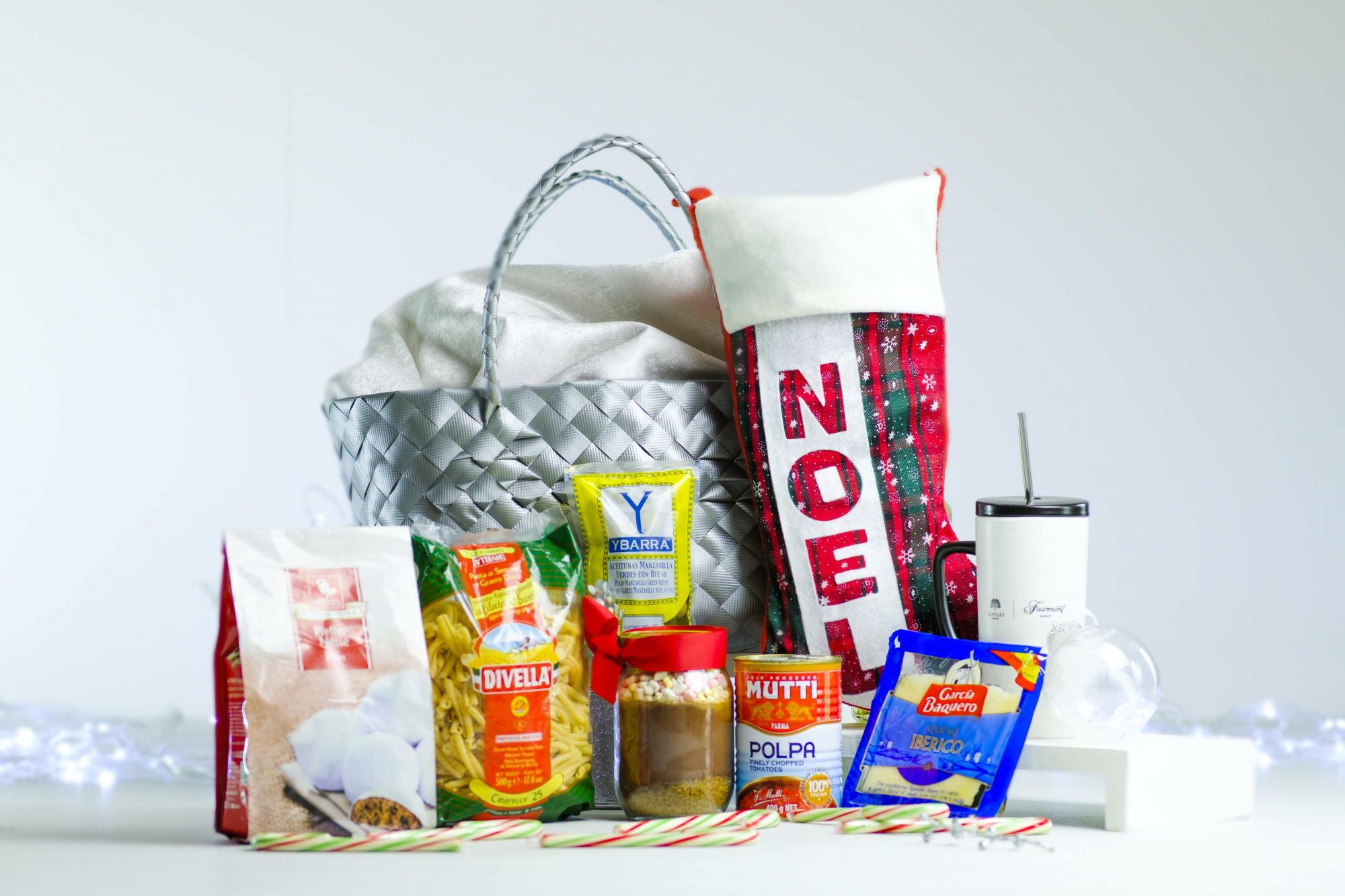 Raffles And Fairmont Makati Lights The Christmas Spirit With Sparkling ...