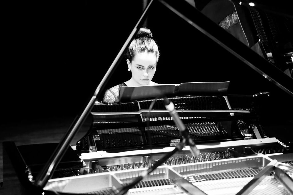 Danielle Iserlis Performs: A Soiree in Aid of SRT’s Student Education ...