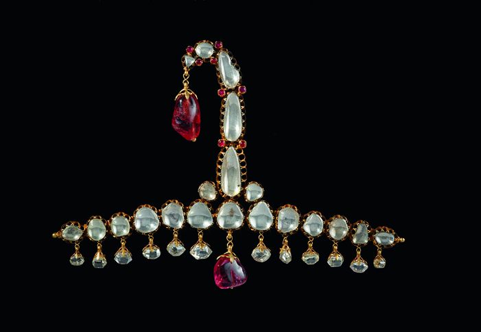 Ever Wondered What Jewels Lie Behind The Qatari Royal Family Vault ...