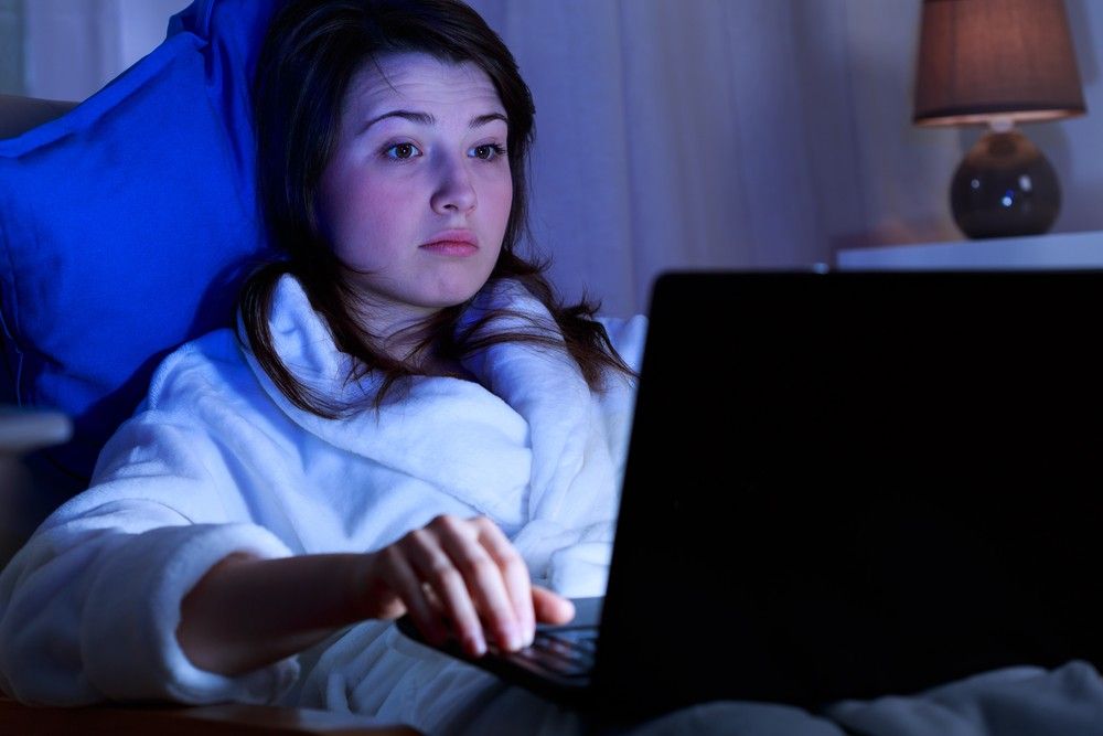 Warning: Spending Too Much Time Online May Cause Eating Disorders ...