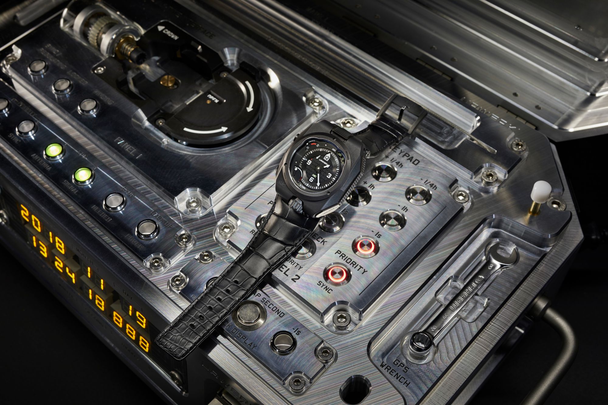 This Time Machine Combines The Best Of Mechanical And Electrical Watch ...