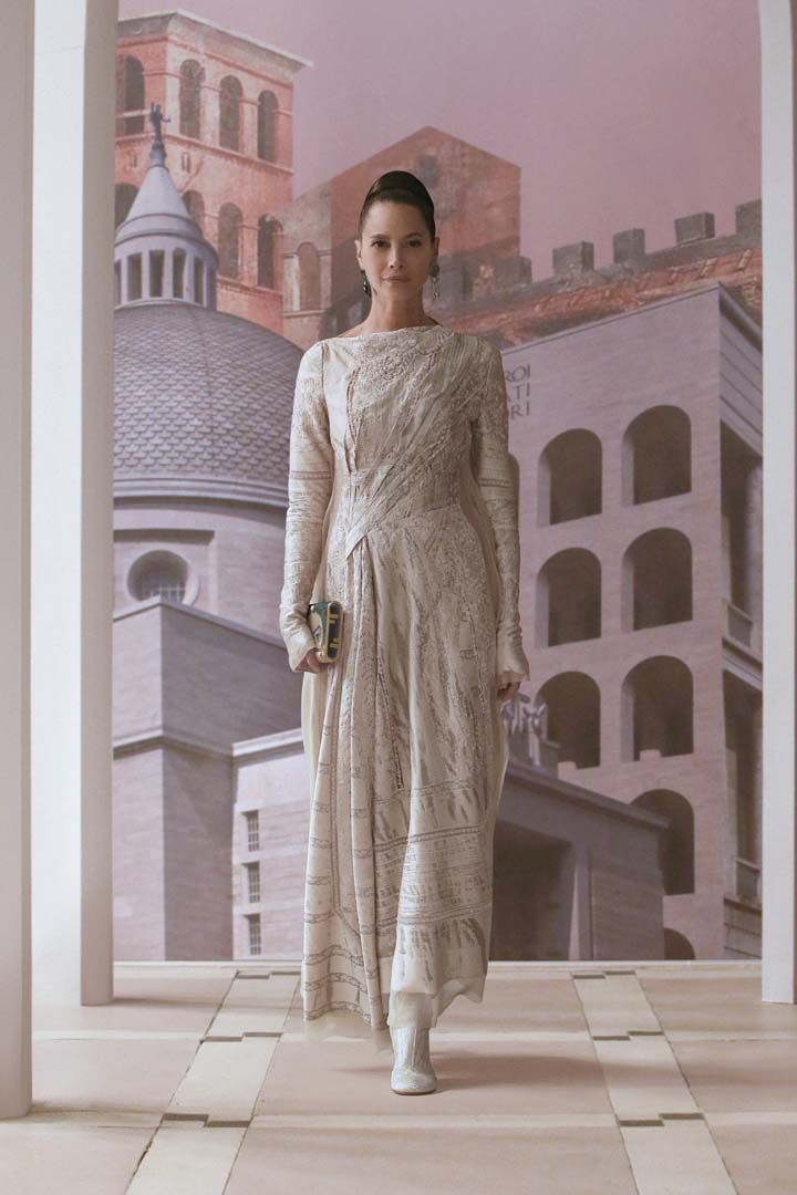 How the Fashion World Stood Still at the Fendi Couture Fall/Winter 2021 ...