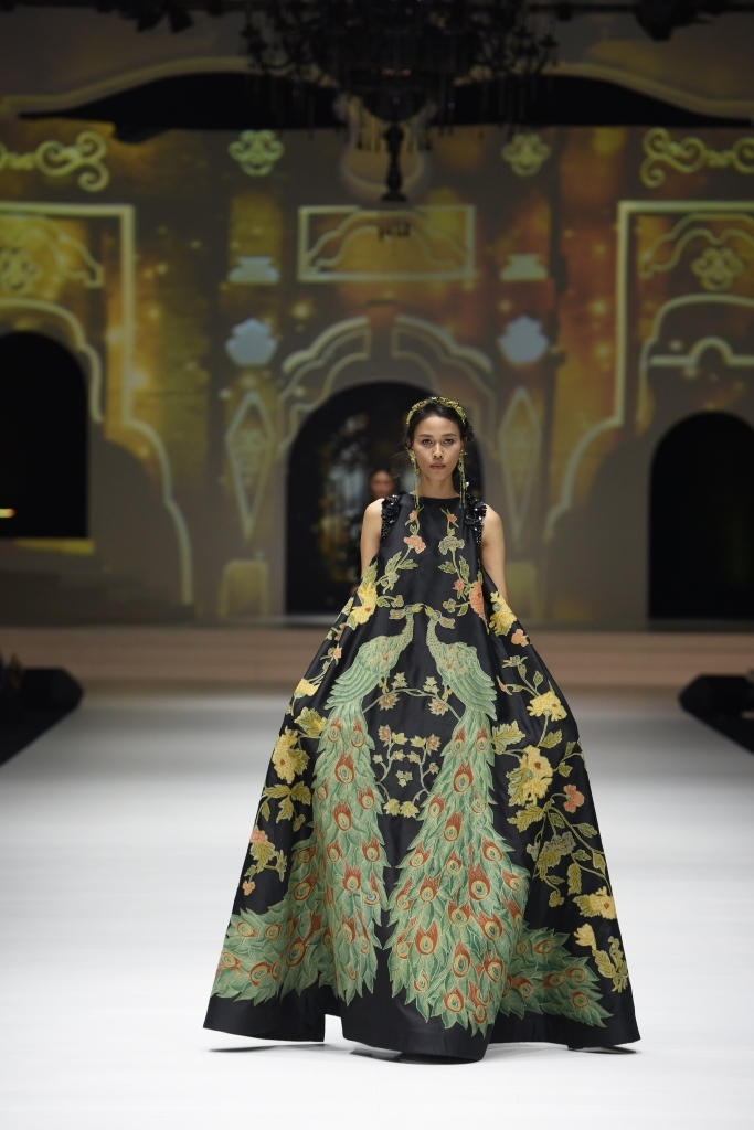 Designer Denny Wirawan Launches His Latest Balijava Batik Kudus ...