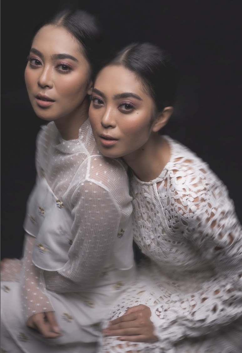 Twin Sister Influencers Maria And Elizabeth Rahajeng Release New Book ...