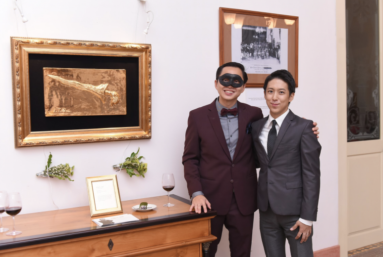 Aureo Gallery Presents Kim Il Tae's 24K Gold Painting At Indonesia ...