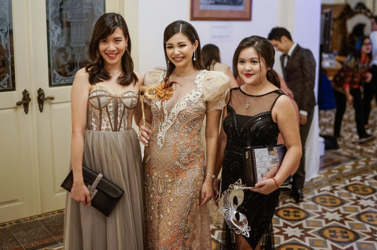 Aureo Gallery Presents Kim Il Tae's 24K Gold Painting At Indonesia ...