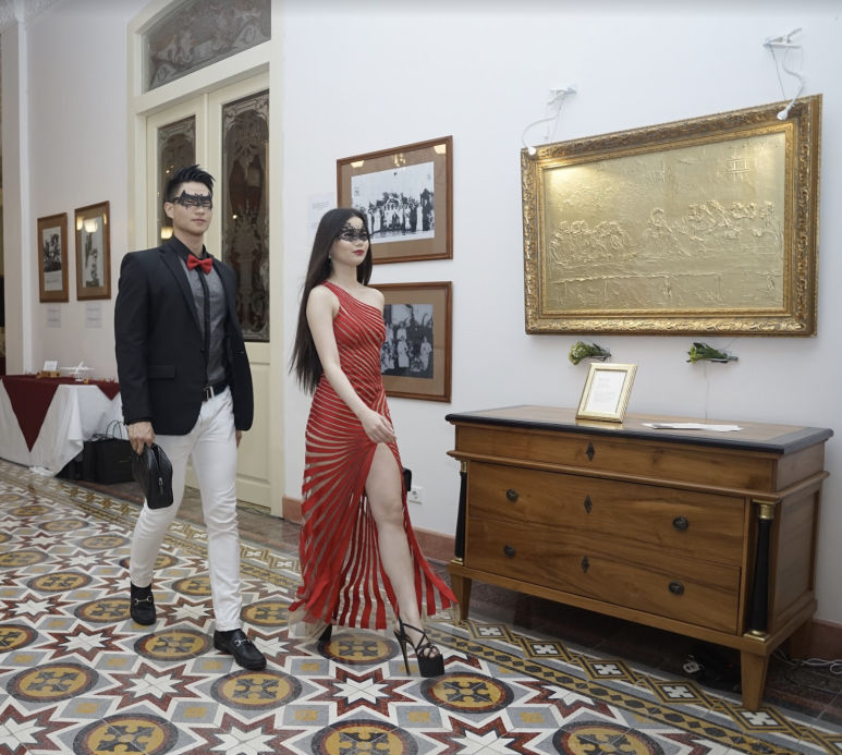 Aureo Gallery Presents Kim Il Tae's 24K Gold Painting At Indonesia ...