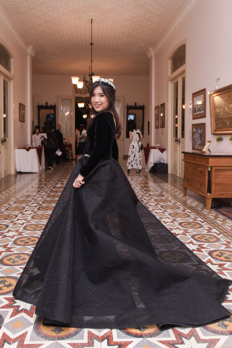 Aureo Gallery Presents Kim Il Tae's 24K Gold Painting At Indonesia ...