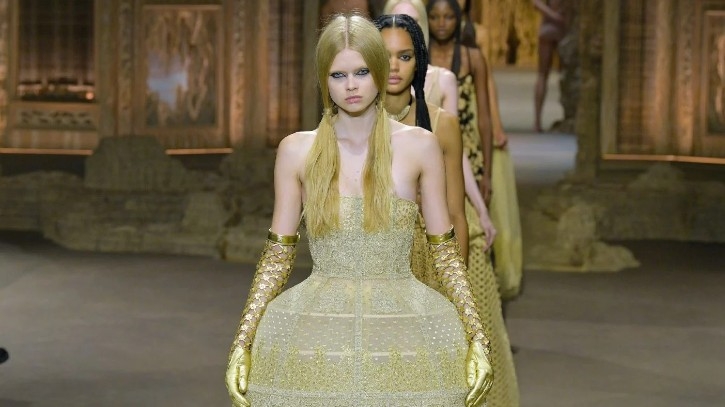 Best Looks from the Spring 2023 Runway Paris Fashion Week | Tatler Asia