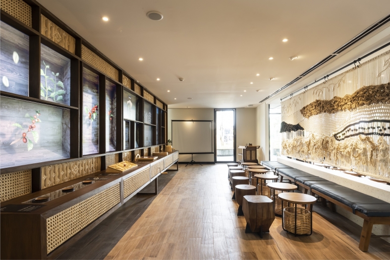 Take A Look Inside South East Asia's Largest Starbucks Reserve Dewata ...