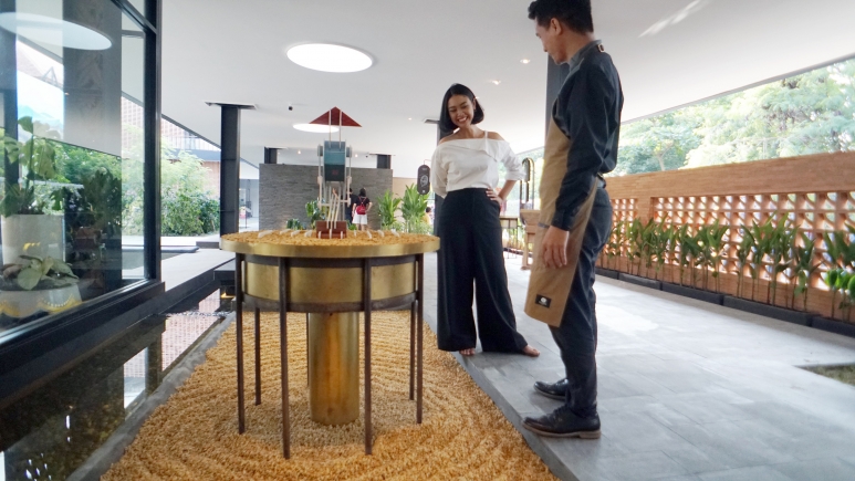 Take A Look Inside South East Asia's Largest Starbucks Reserve Dewata ...