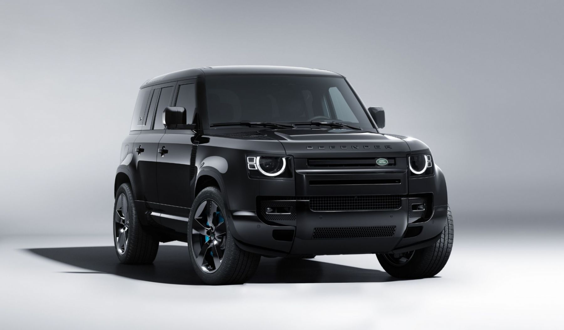 Land Rover Unveils 007 Limited Edition Defender Celebrating The 25th ...
