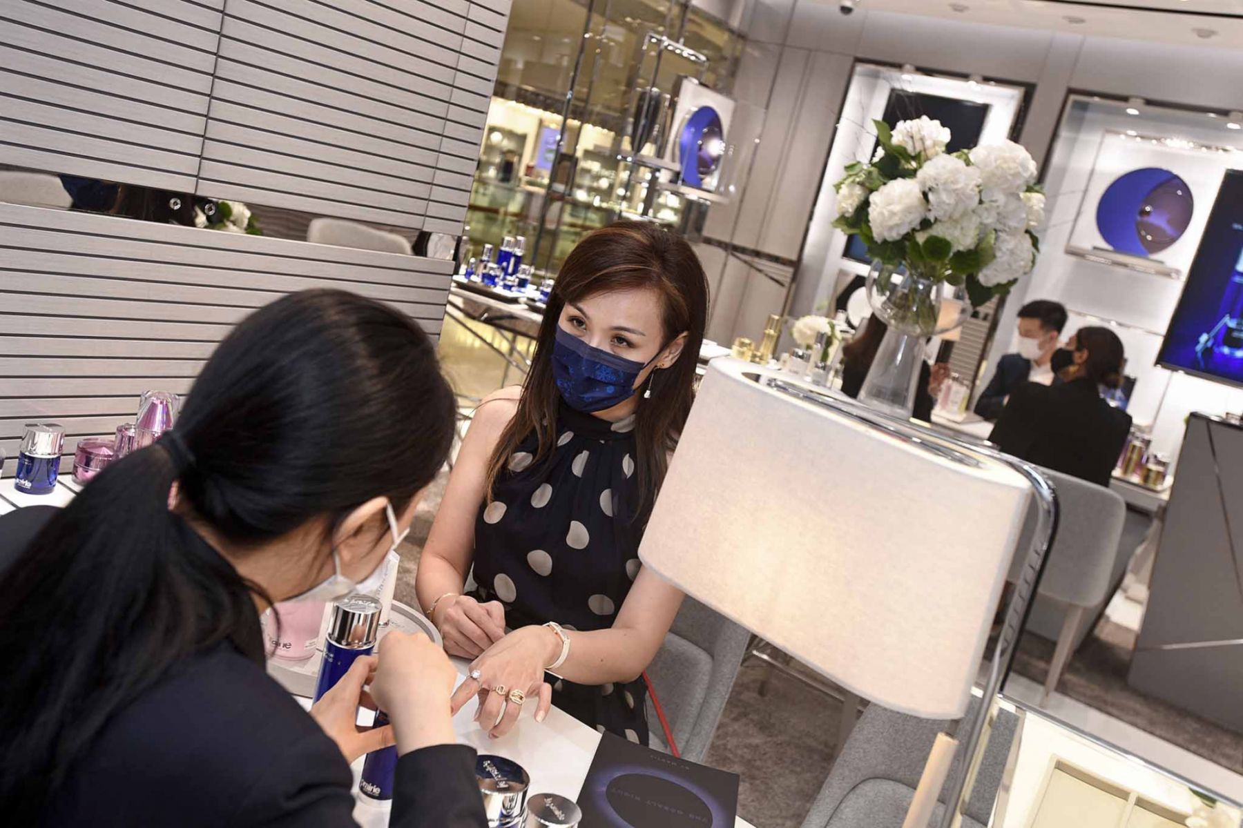 La Prairie Launches the Skin Caviar Nighttime Oil With an Art ...