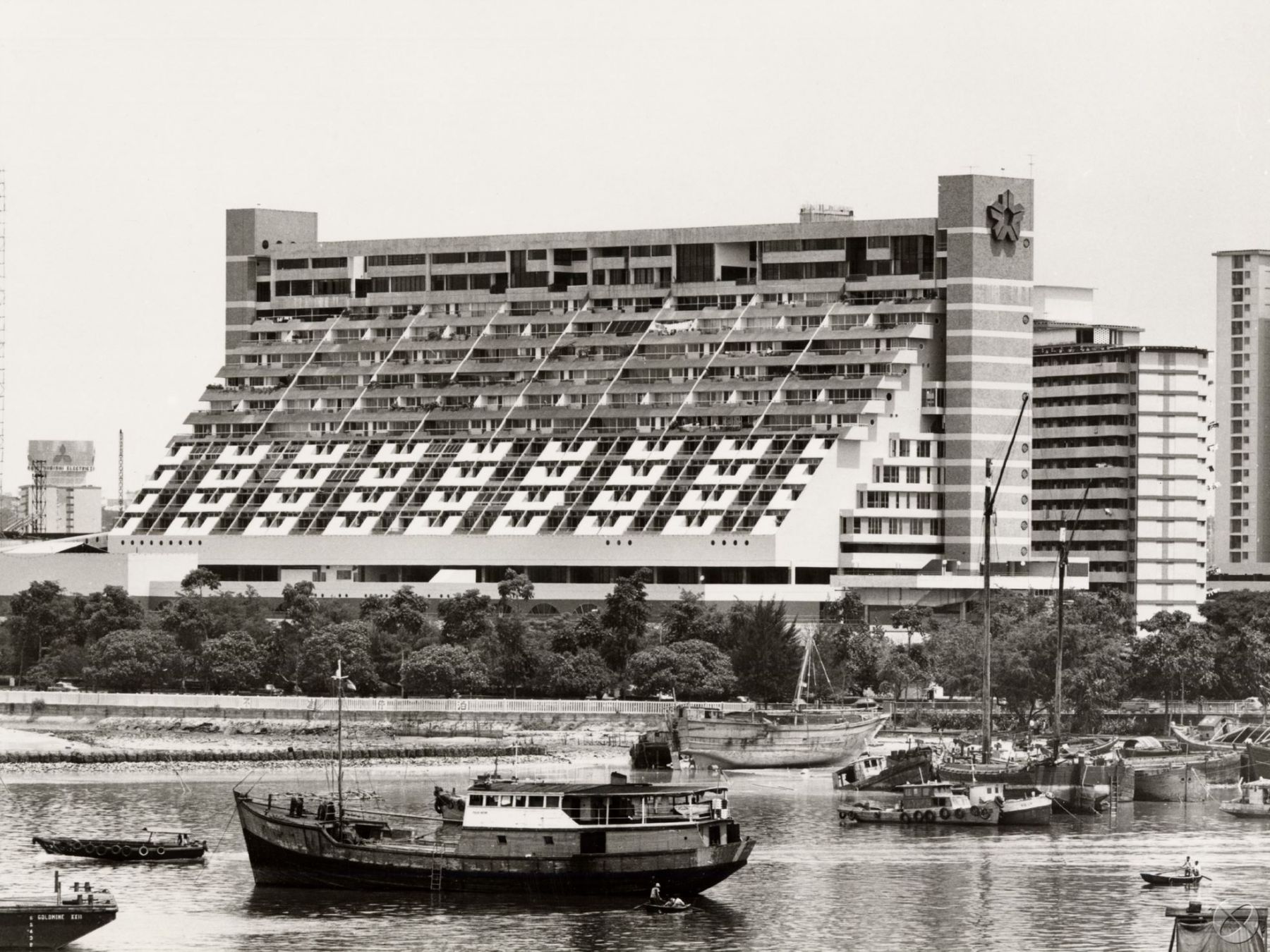 Why Golden Mile Complex and Other Modern Architecture in Singapore are ...