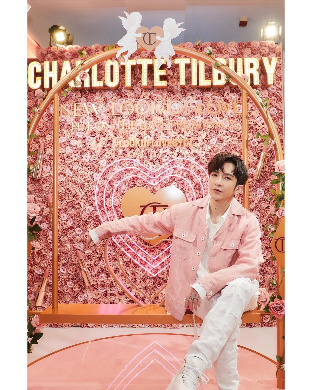 Anson Lo@Mirror萬人迷教主8大粉紅造型一次睇！駕馭粉色時尚無難度｜麥當勞、McCafé、Charlotte Tilbury、口罩 ...