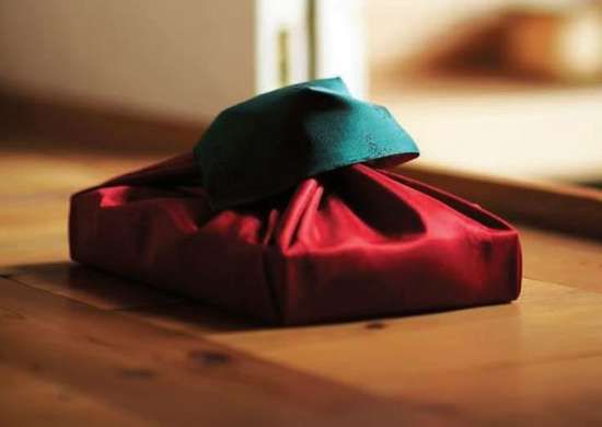 5 Gift-Giving Hacks When Wrapping Your Christmas Presents | Tatler Asia