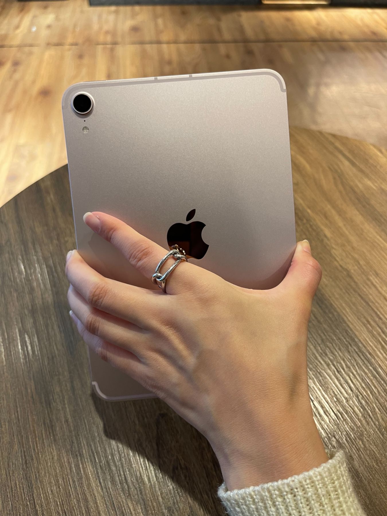 【iPad mini 6實測】可用指紋解鎖太方便！6大優勢一次看：一手可掌握、Touch ID回歸、電池續航力激增 | Tatler Asia