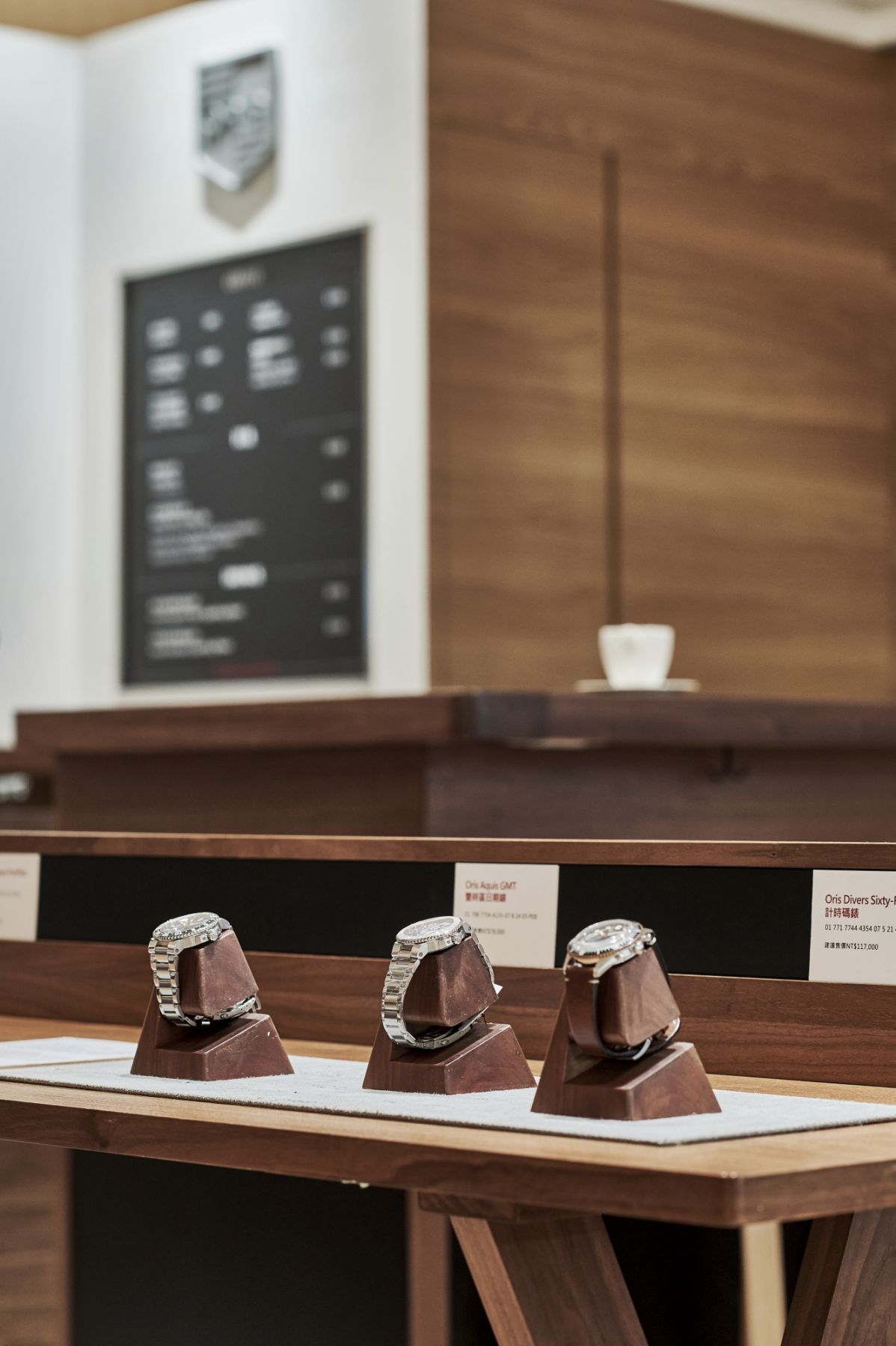 全球首間Oris品咖啡賞錶專賣店開幕！小熊嚐咖啡香賞台灣限量50只的《西遊記》腕錶！ | Tatler Asia