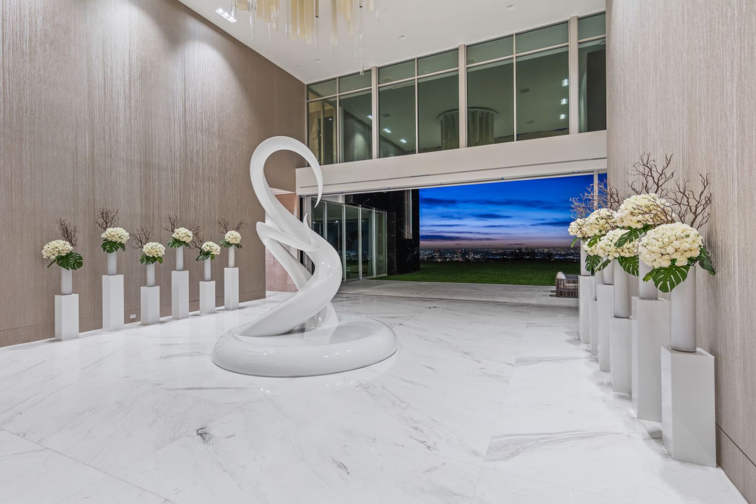 Inside The One, A Los Angeles Luxury Mansion Set to Auction Online For ...