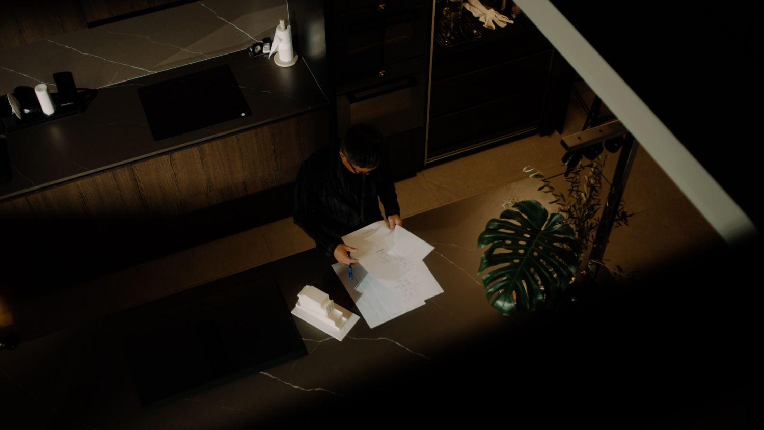 This Stylish Double-Volume Kitchen Truly Is the Heart of a Home ...