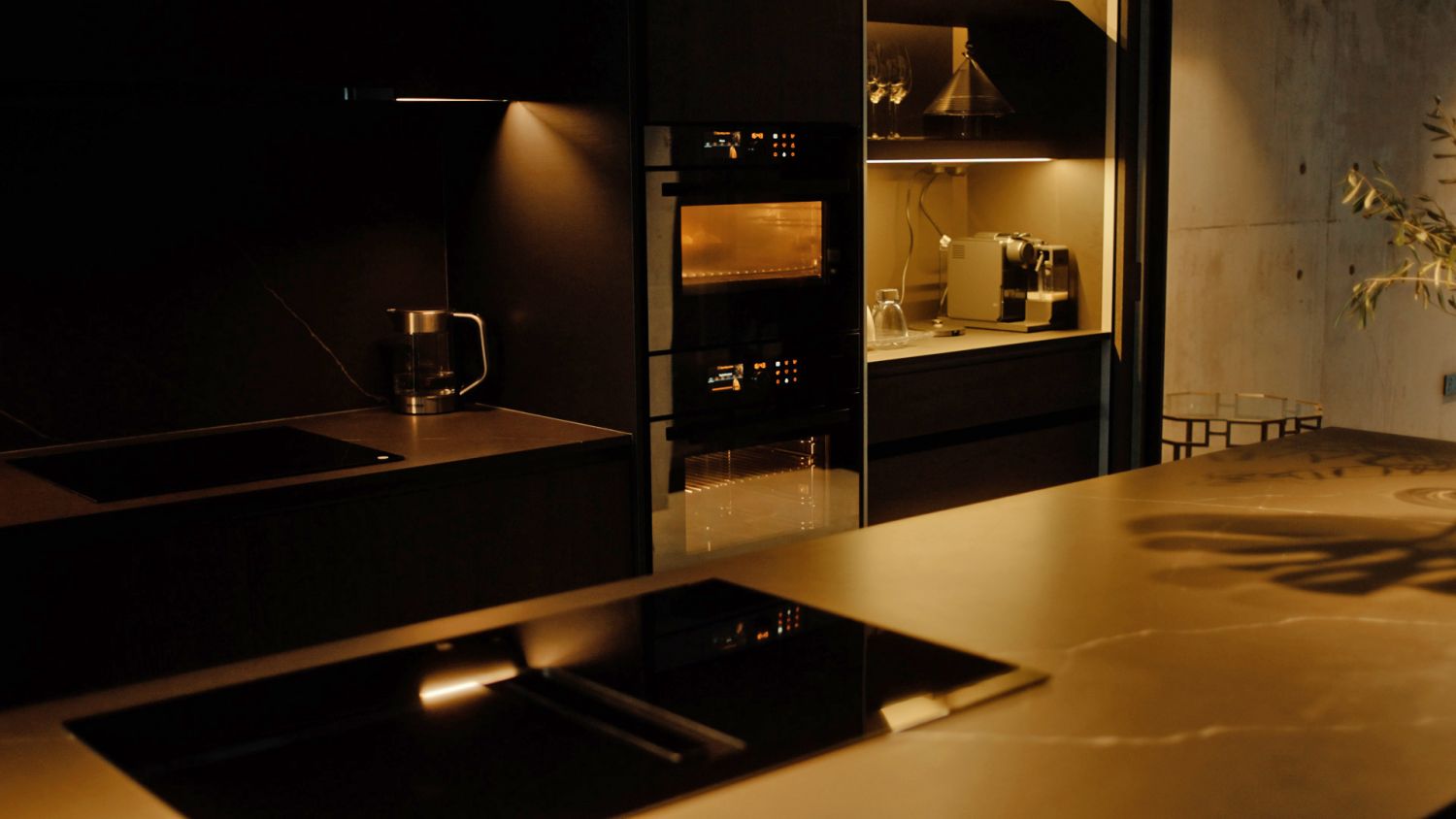 This Stylish Double-Volume Kitchen Truly Is the Heart of a Home ...