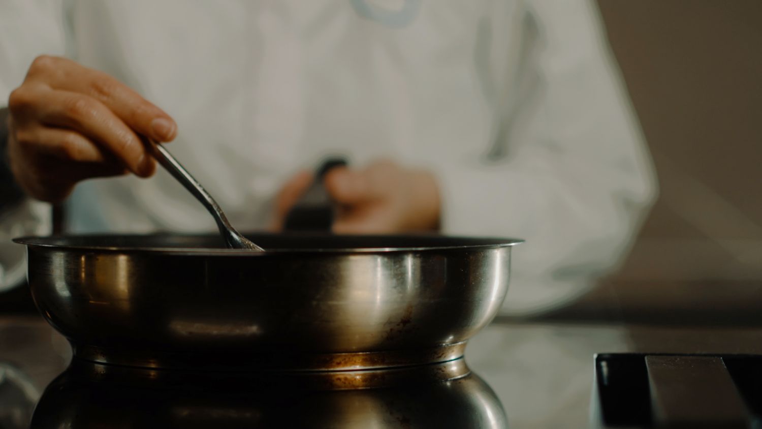 This Stylish Double-Volume Kitchen Truly Is the Heart of a Home ...