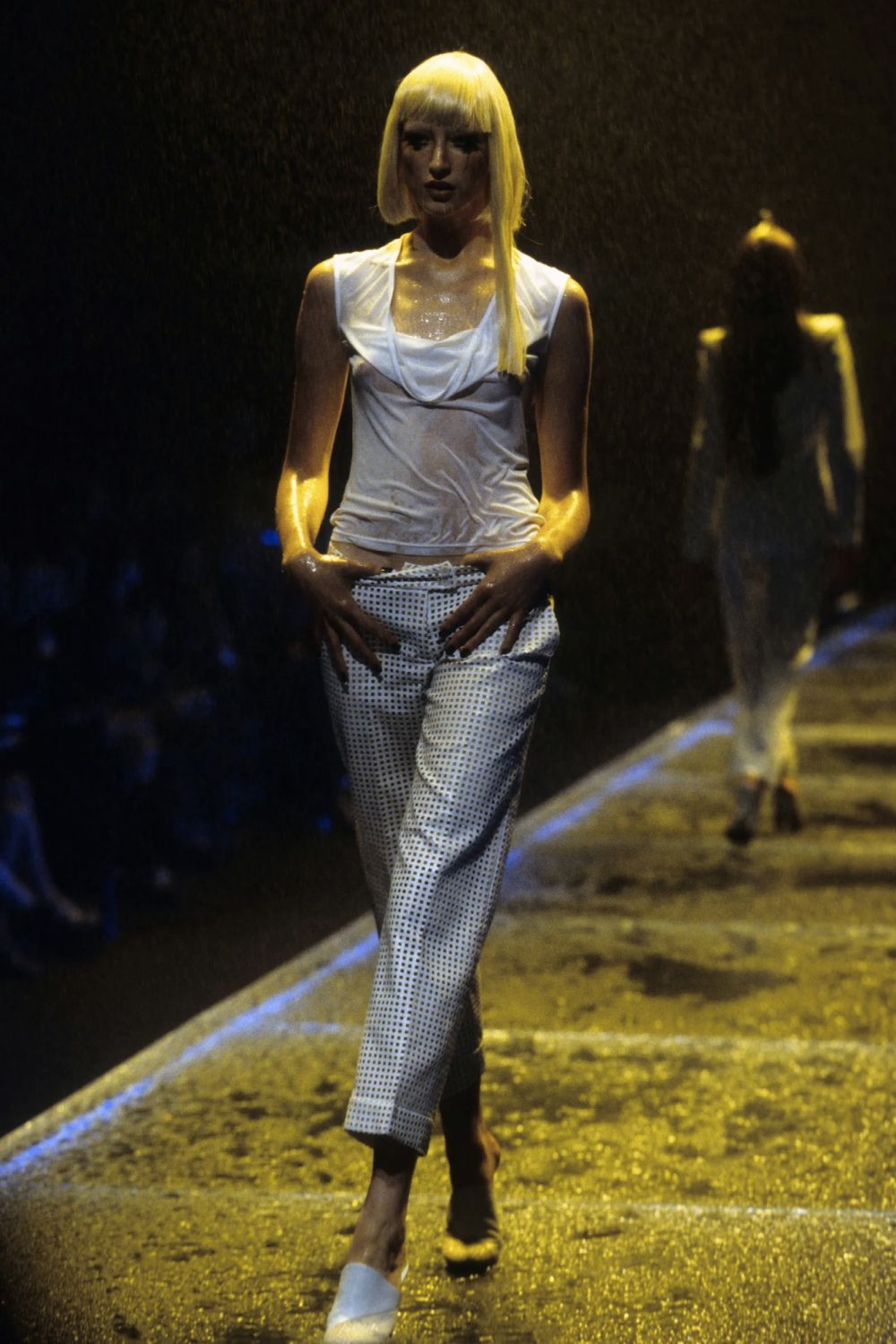 【Y2K 風格解析】20 年前的時尚預言成真？令 BlackPink、Bella Hadid 等人著迷的「Y2K」風格到底是什麼 ...