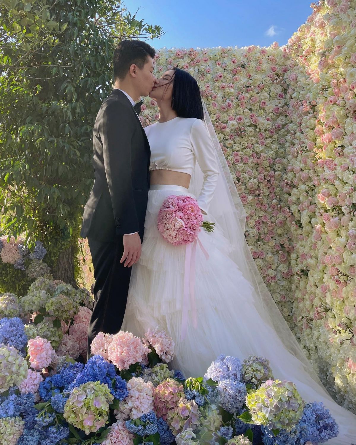 Billionaire Heiress Kim Lim’s Wedding Solemnisation Was a Flower-Filled ...