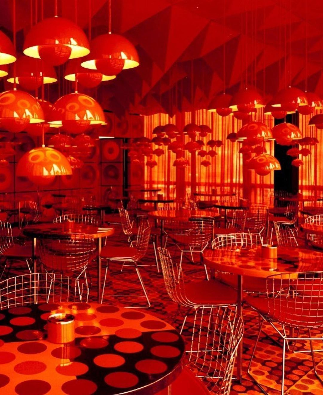 Verner Panton Lighting: Get to Know the History of the Panthella, Moon ...