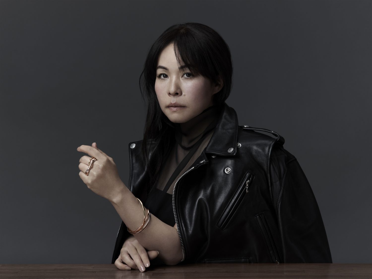 無寶石點綴反而超時尚！sacai x Cartier全新Trinity珠寶時裝週曝光就火紅，解析其迷人秘密及發售時間曝光 | Tatler Asia