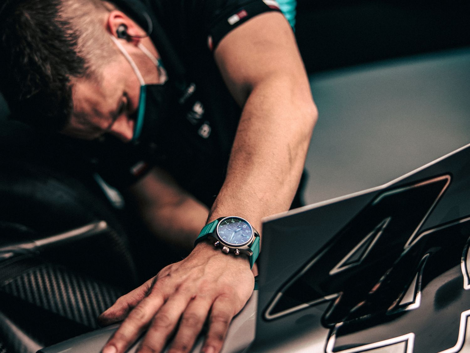 和F1冠軍配戴同款夜光錶！Mercedes-AMG車隊與IWC推聯名款紀念首度踏上邁阿密賽道 | Tatler Asia