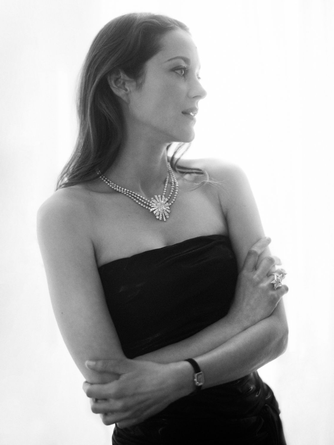 Marion Cotillard Shines Bright at Chanel 1932 High Jewellery Collection ...