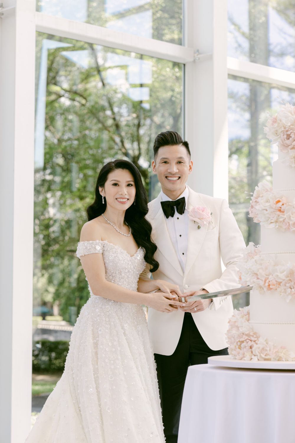 Inside the Floral-Themed Wedding of Yeoh Pei Teeng and Christopher Lim ...
