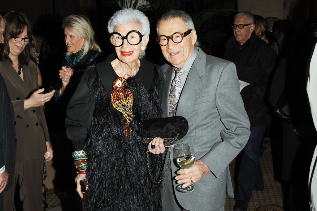 百歲時尚奶奶Iris Apfel 70年生死不渝的愛情故事：「親愛的應該滿108歲了吧，送上香檳與魚子醬的夢」 | Tatler Asia